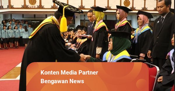 Keterbatasan Fisik Tak Menghalangi Naura Raih Diploma di UNS | kumparan.com Keterbatasan Fisik Tak Menghalangi Naura Raih Diploma di UNS | kumparan.com